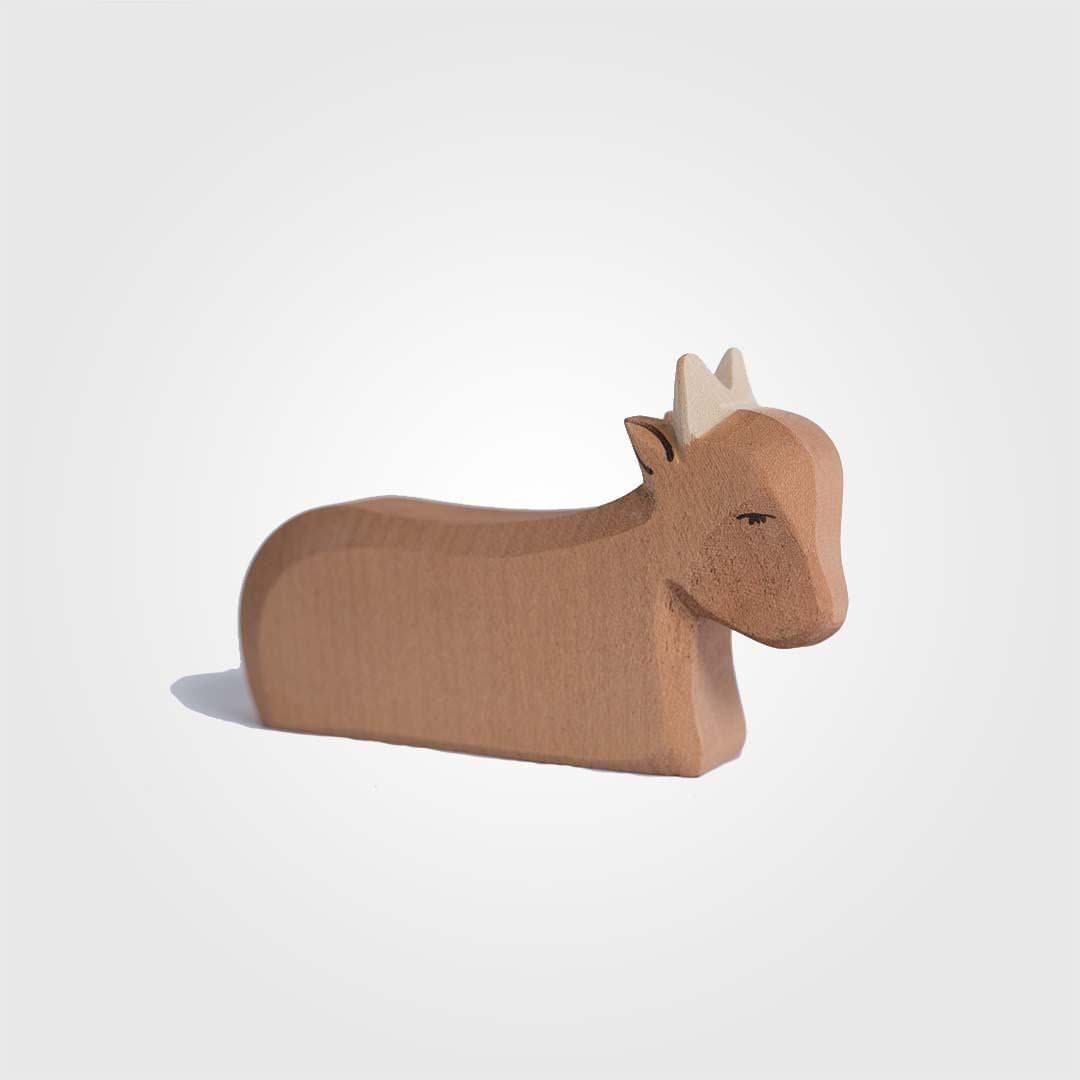 Holzufigur Liegender Ochse von Ostheimer | Lila Lämmchen Onlineshop